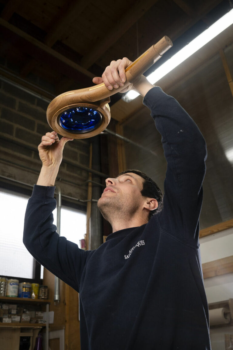 NOTRE DAME / la nouvelle crosse de l'archevêque de Paris. - Fonderie & PIWI