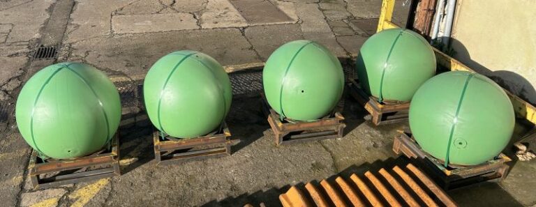 Si vous cherchez des décos XXL pour votre sapin - Fonderie & PIWI